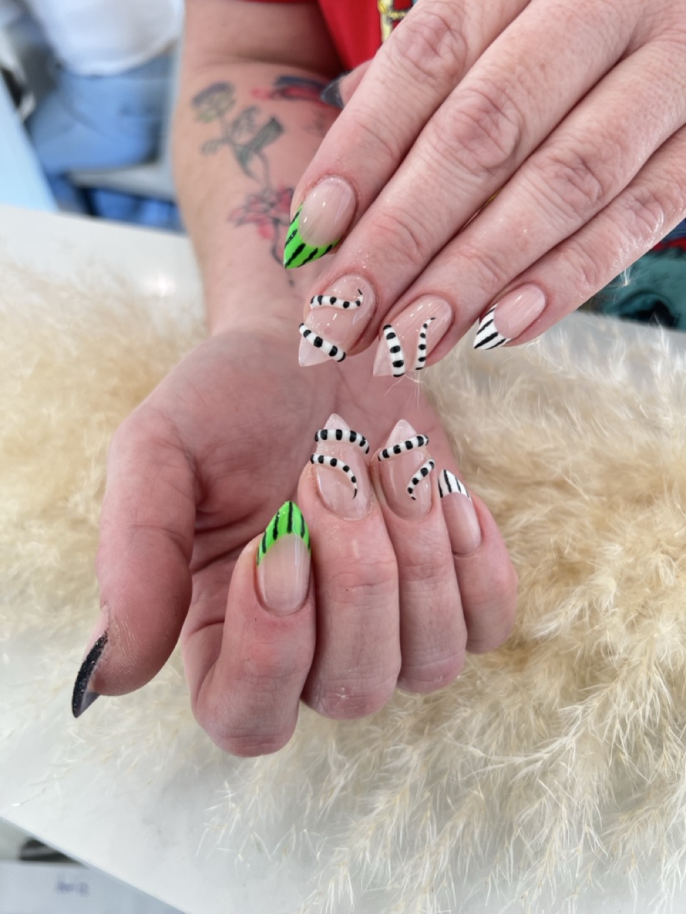 Okaluxe Nail Lounge - Nail Salon in Kelowna, BC V1V 1Z6