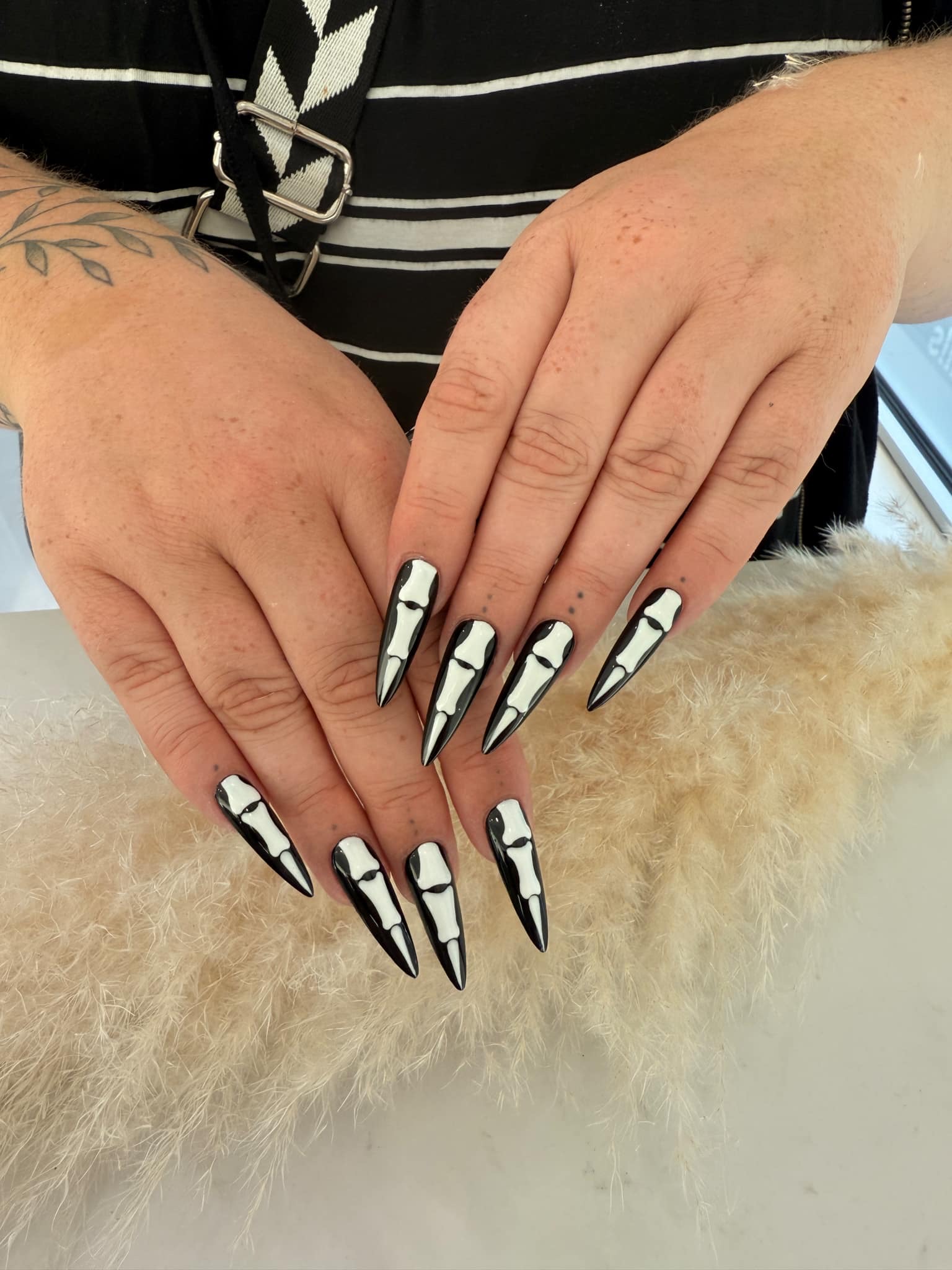 Okaluxe Nail Lounge - Nail Salon in Kelowna, BC V1V 1Z6