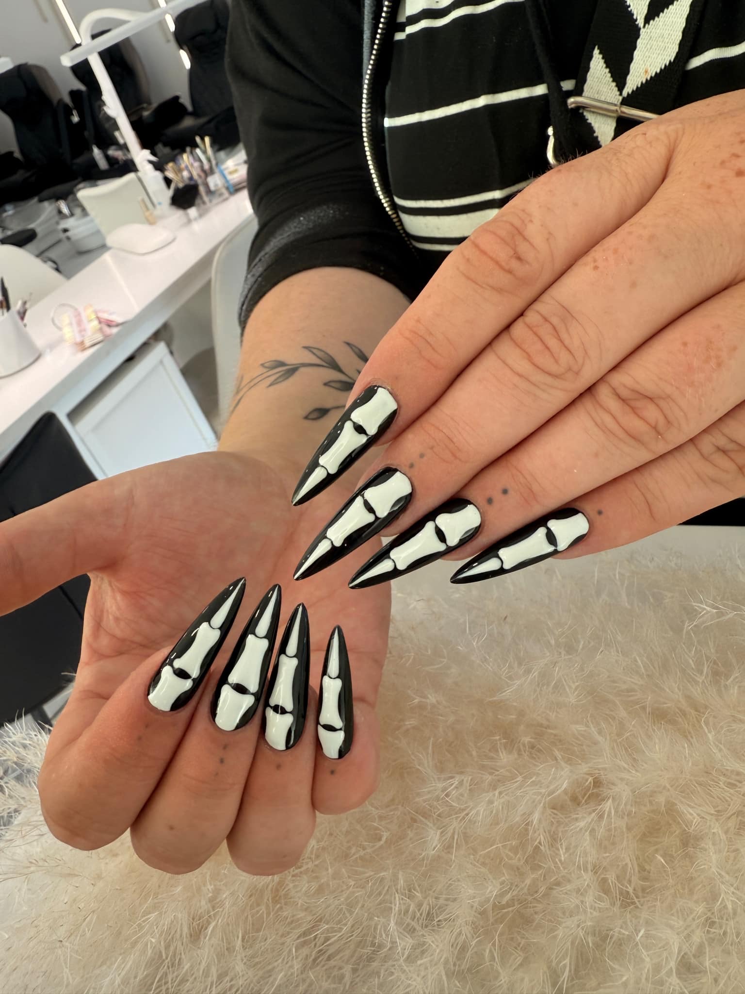 Okaluxe Nail Lounge - Nail Salon in Kelowna, BC V1V 1Z6